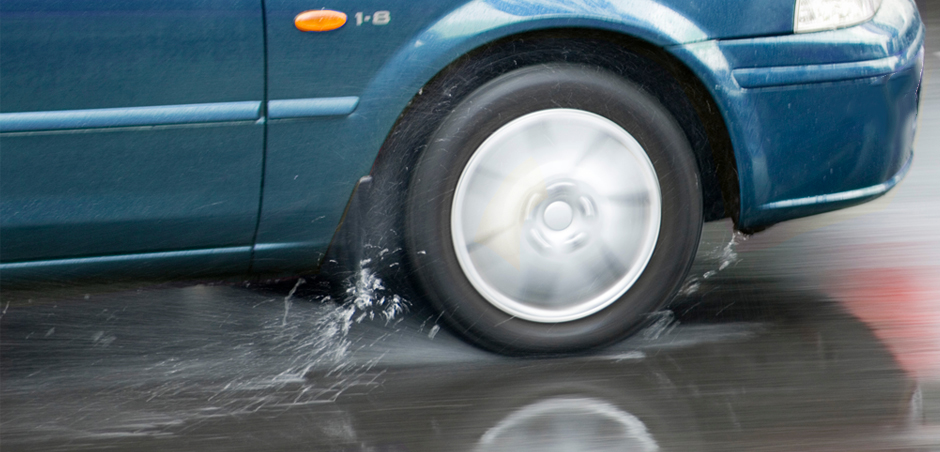 What is Hydroplaning and how can you prevent it? - Aaxel